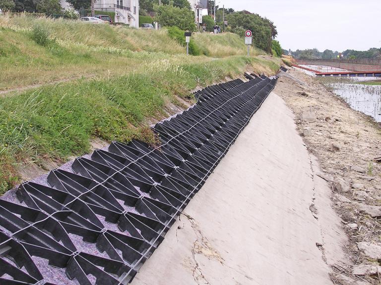 Stabilisation de talus : pourquoi c'est une priorité - ECOVEGETAL